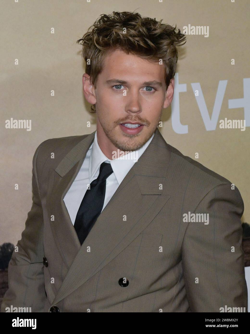 Austin butler masters of the air hi-res stock photography and images ...