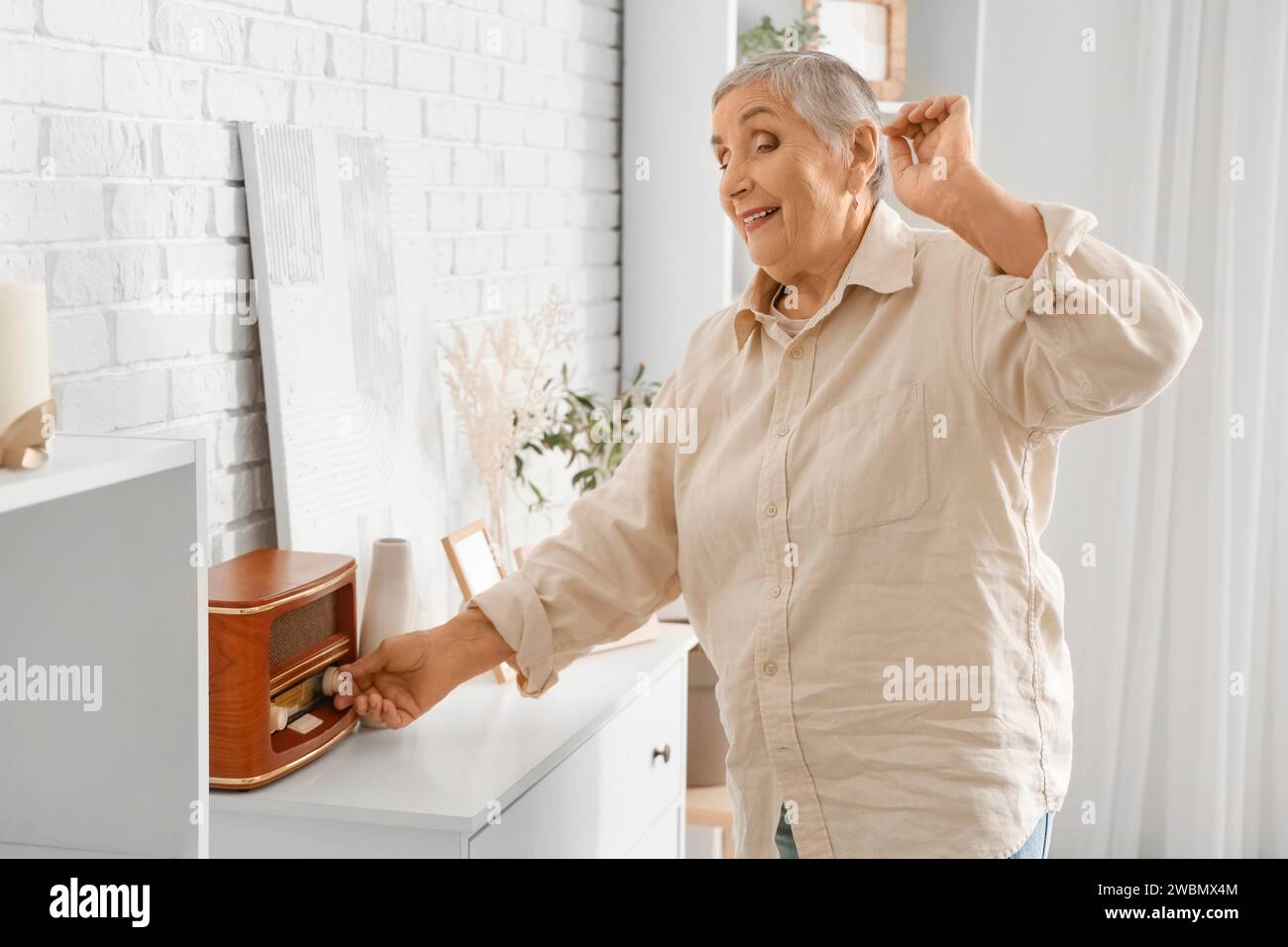 Elderly woman turning on old hi-res stock photography and images - Alamy