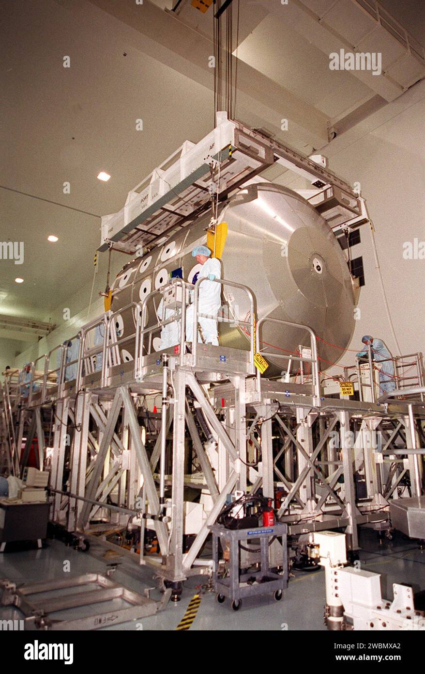 KENNEDY SPACE CENTER, FLA. -- In the Space Station Processing Facility ...