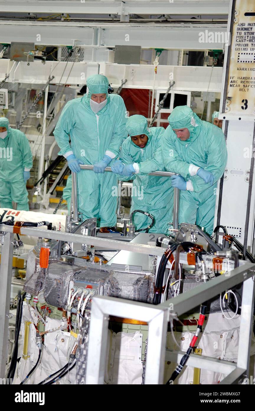 KENNEDY SPACE CENTER, FLA. - In the Orbiter Processing Facility at NASA ...