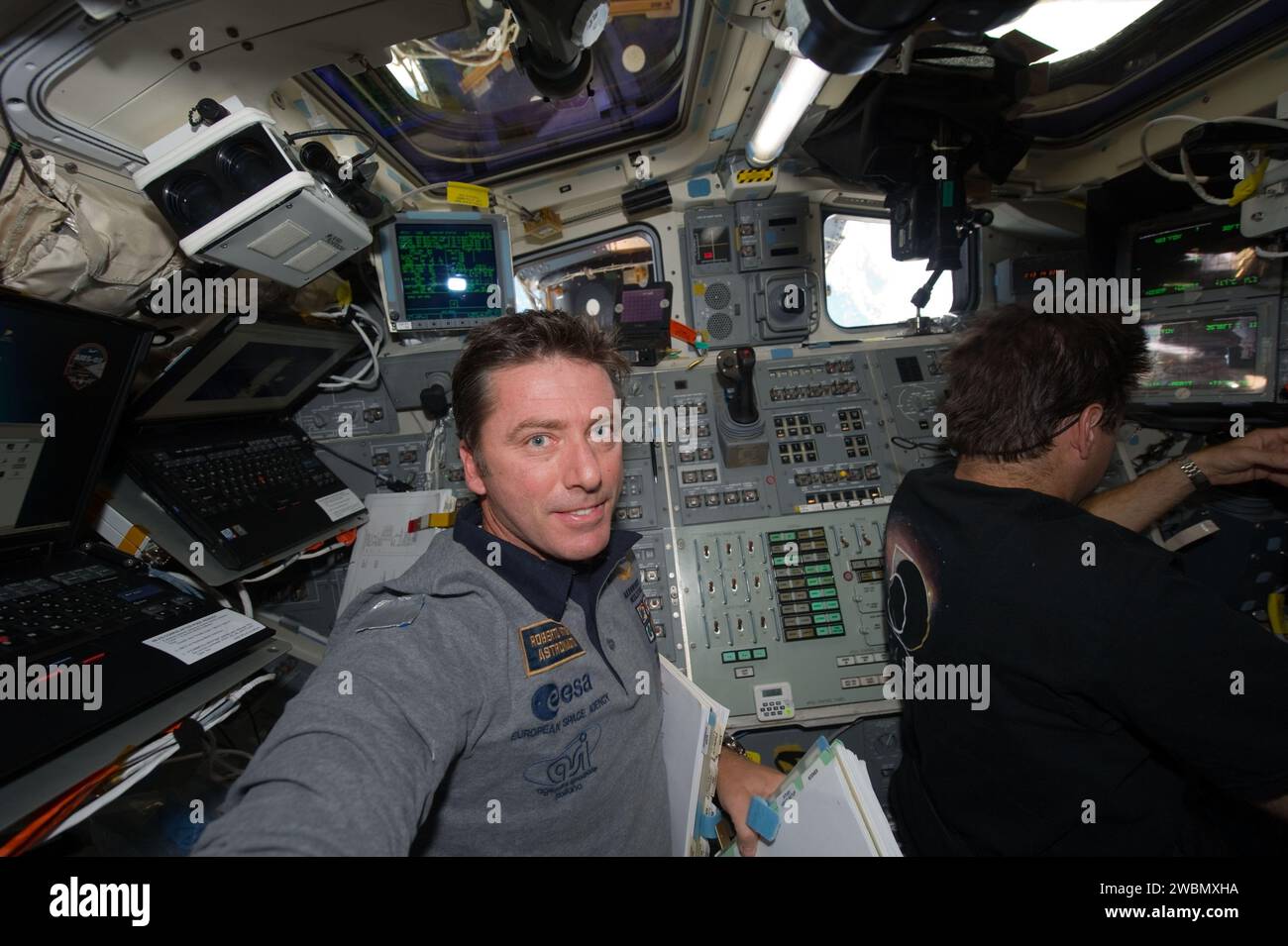 Endeavour flight deck hi-res stock photography and images - Alamy