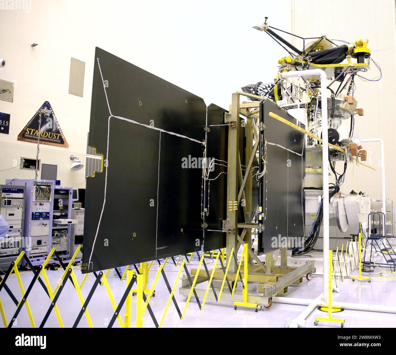 KENNEDY SPACE CENTER, FLA. - In the Payload Hazardous Servicing ...