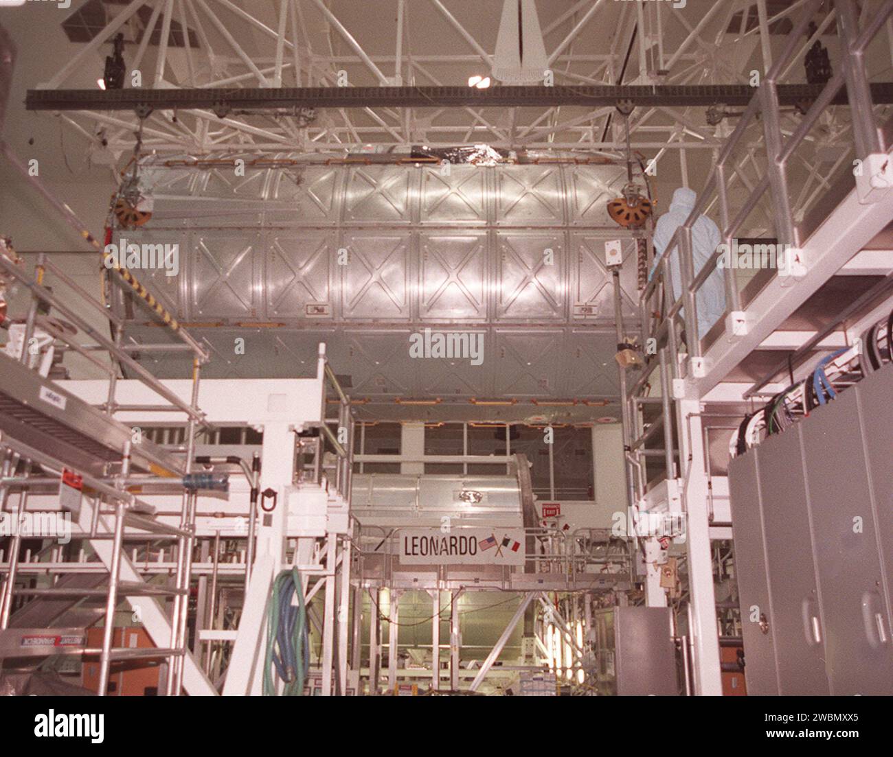 KENNEDY SPACE CENTER, FLA. -- In its overhead passage down the Space ...