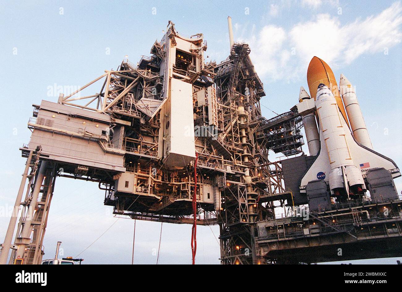 KENNEDY SPACE CENTER, FLA. -- At Launch Pad 39B the payload canister ...