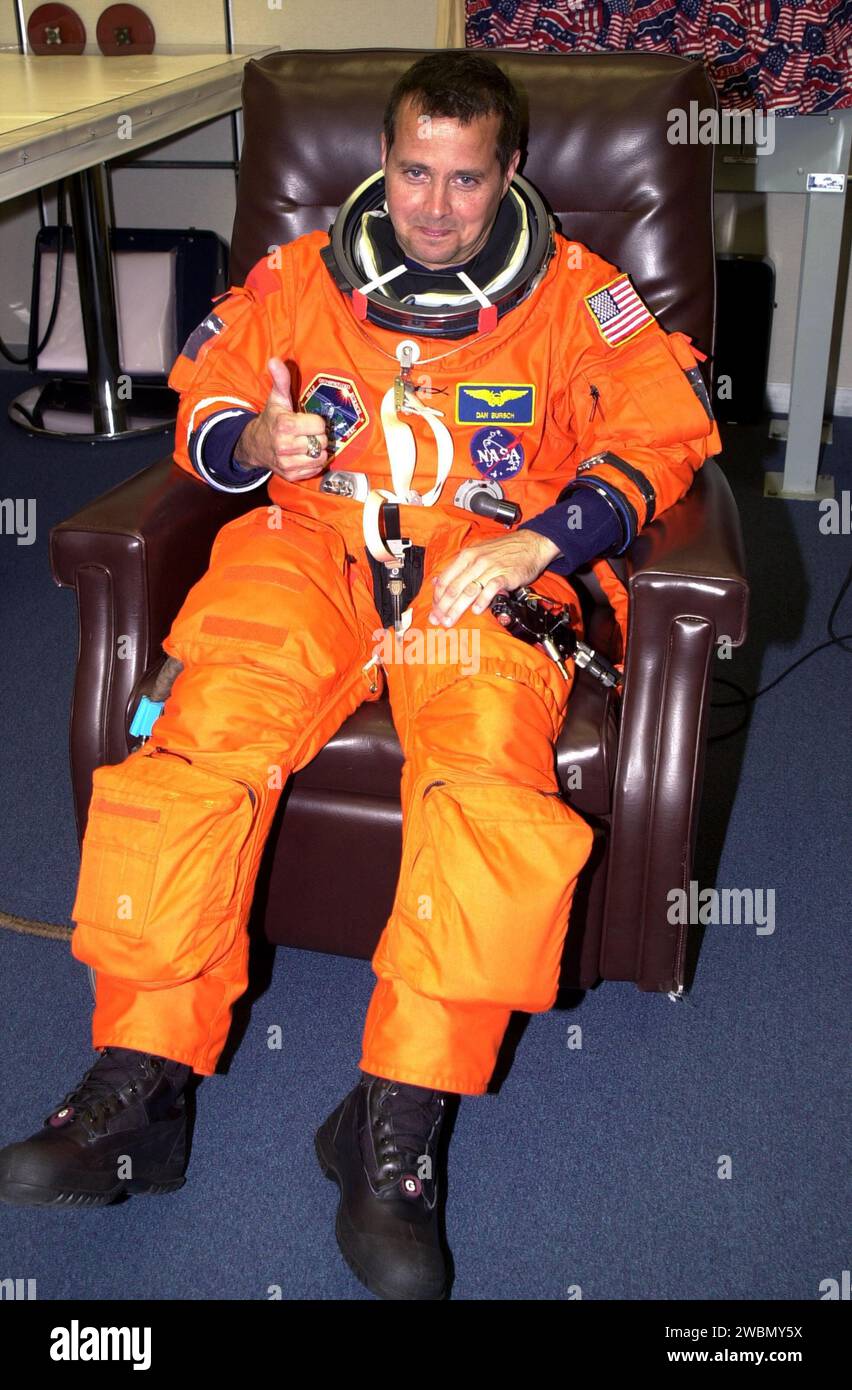 KENNEDY SPACE CENTER, Fla. -- Expedition 4 crew member Daniel W. Bursch ...