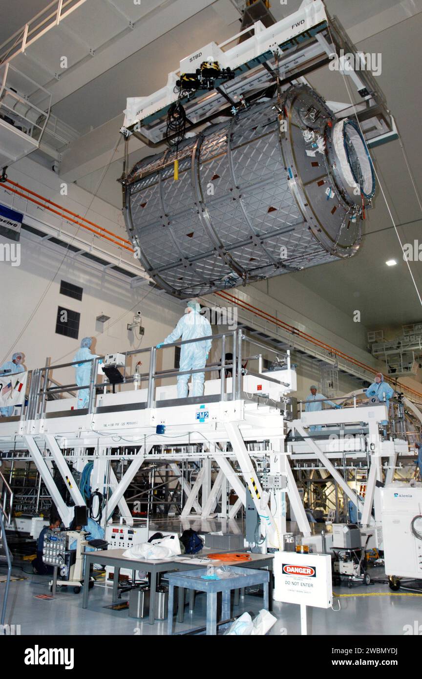 KENNEDY SPACE CENTER, FLA. - In the Space Station Processing Facility ...