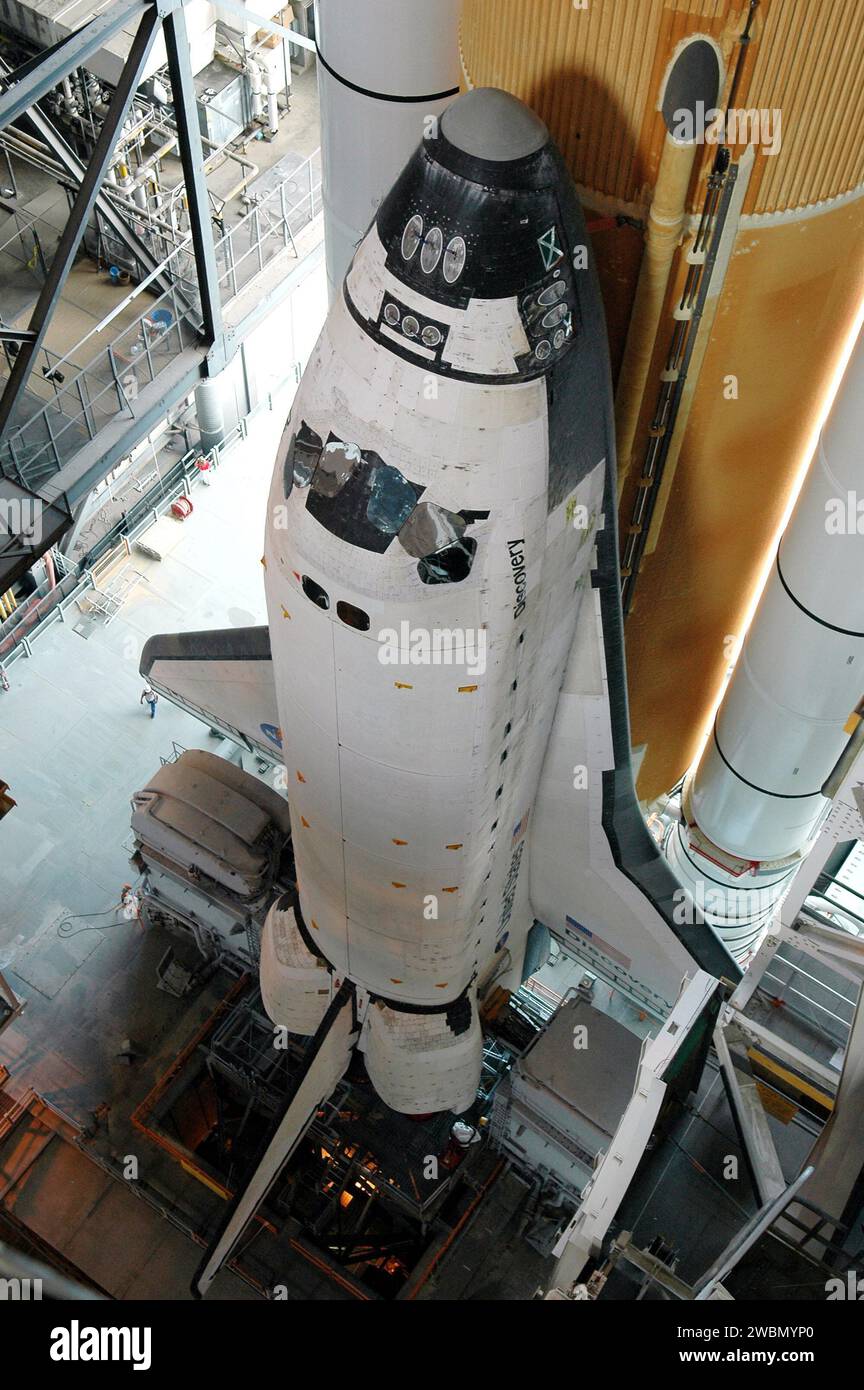 KENNEDY SPACE CENTER, FLA. - In the Vehicle Assembly Building (VAB) at ...
