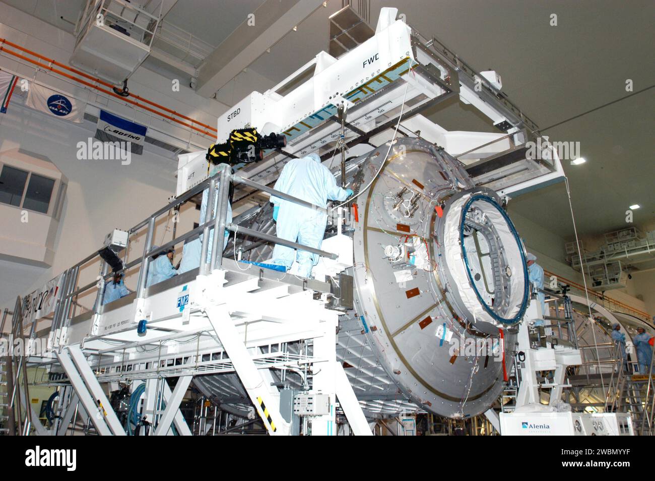 KENNEDY SPACE CENTER, FLA. - In the Space Station Processing Facility ...
