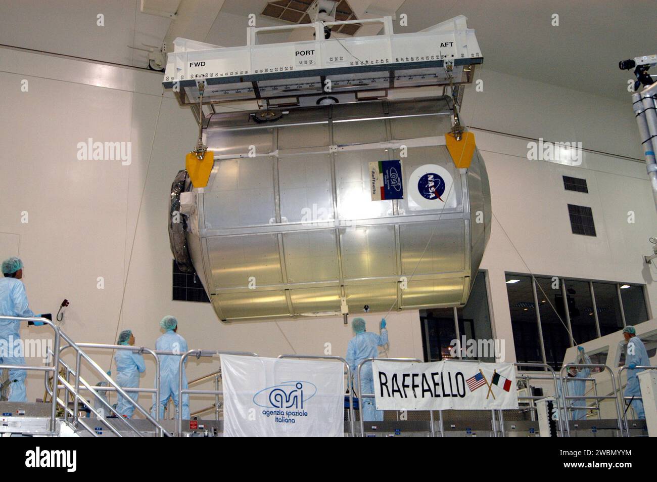 KENNEDY SPACE CENTER, FLA. - In the Space Station Processing Facility ...