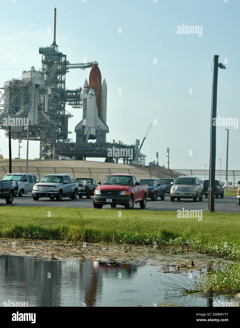 KENNEDY SPACE CENTER, FLA. - Space Shuttle Discovery in full launch ...
