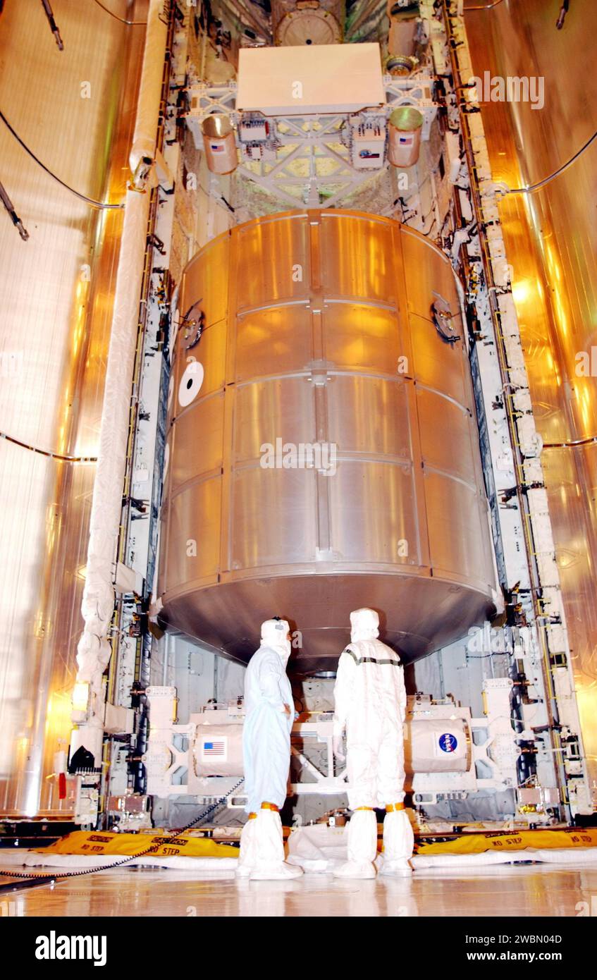 KENNEDY SPACE CENTER, Fla. - Space Shuttle Endeavour's payload bay ...