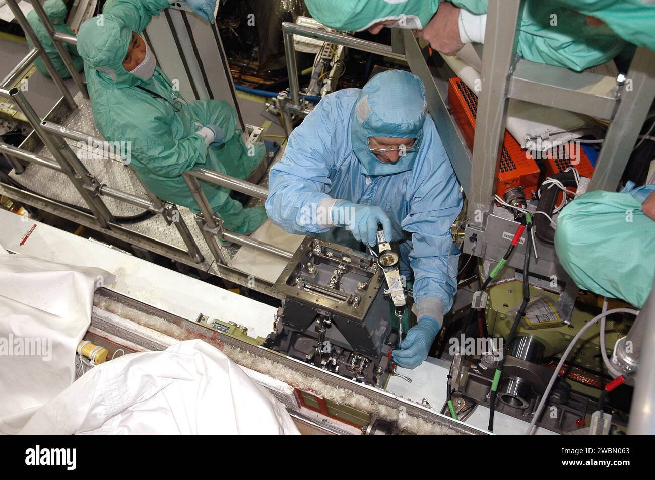 KENNEDY SPACE CENTER, FLA. - In the Orbiter Processing Facility at NASA ...