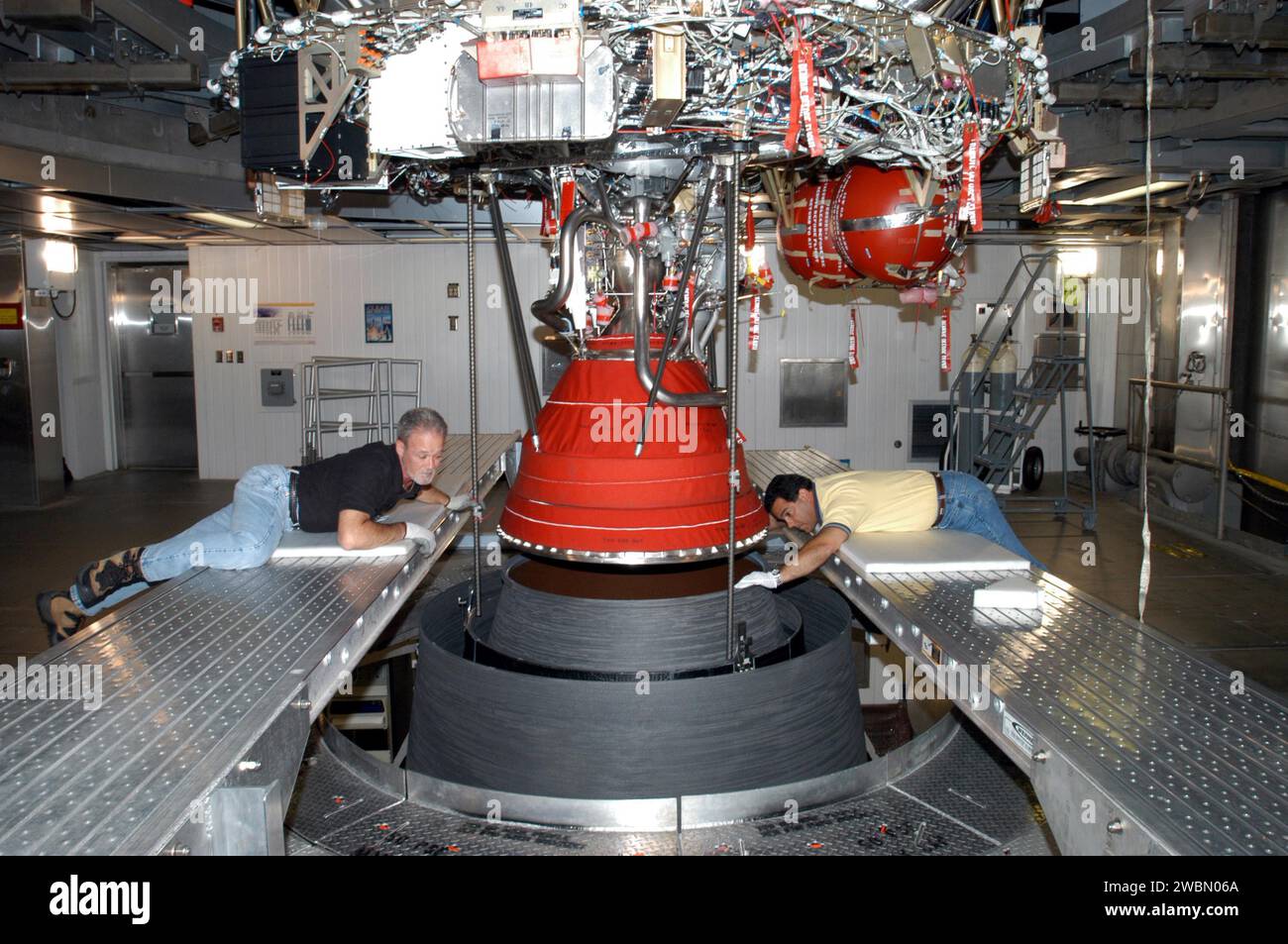 KENNEDY SPACE CENTER, FLA. - At the Delta Operations Center, Jack ...