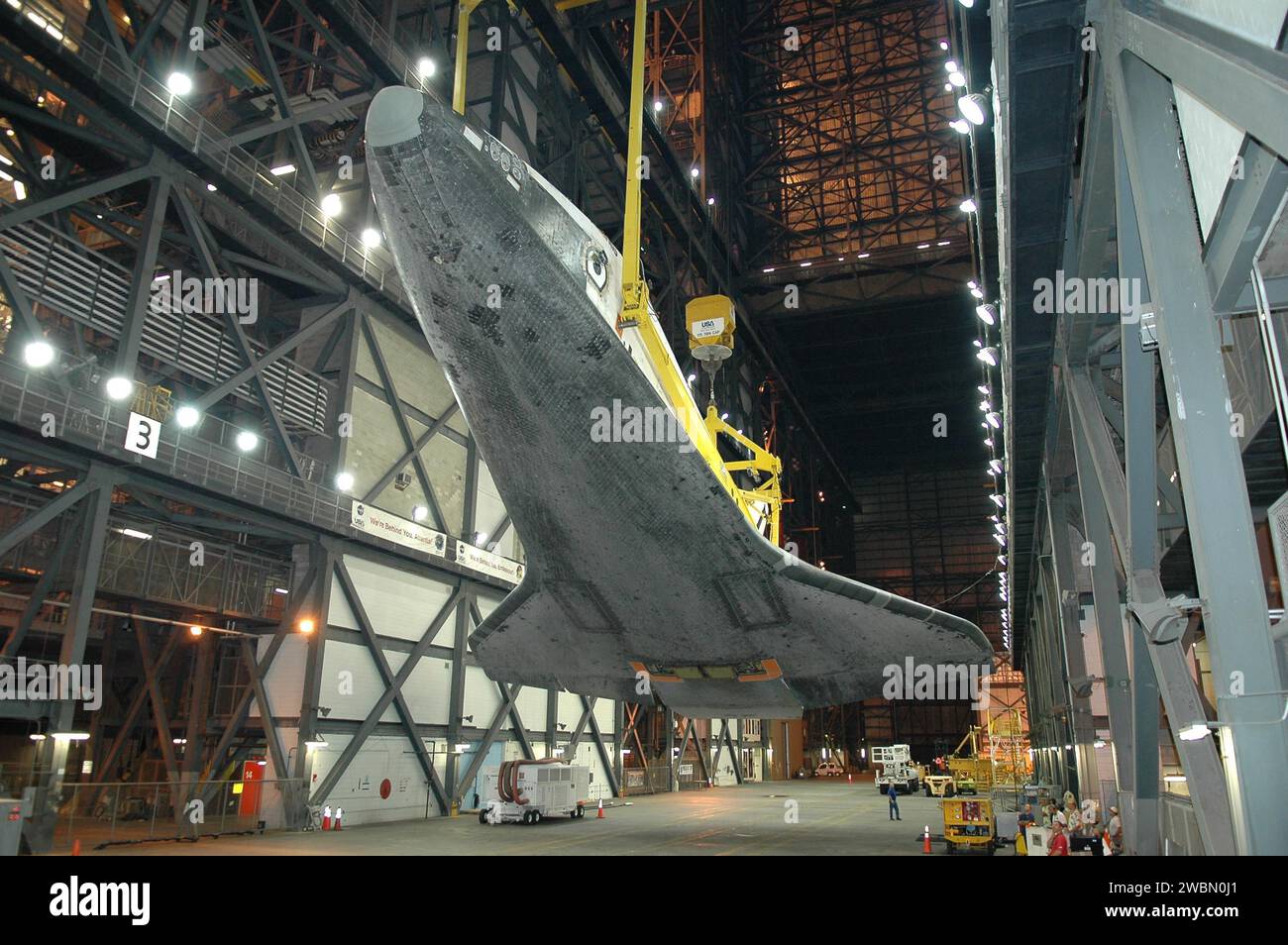 KENNEDY SPACE CENTER, FLA. - In the Vehicle Assembly Building (VAB ...
