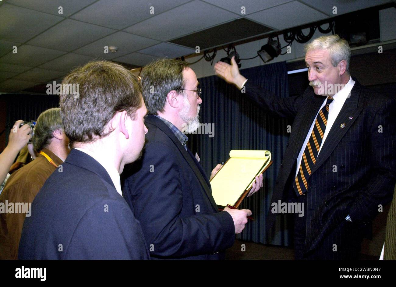KENNEDY SPACE CENTER, FLA. -- At an STS-109 post-landing conference, NASA Administrator Sean O ...