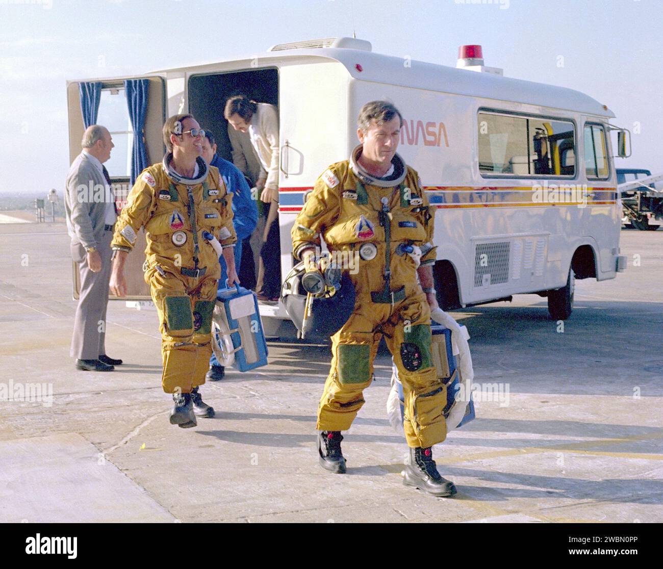 KENNEDY SPACE CENTER, FLA. - Space Shuttle prime astronaut crew members ...