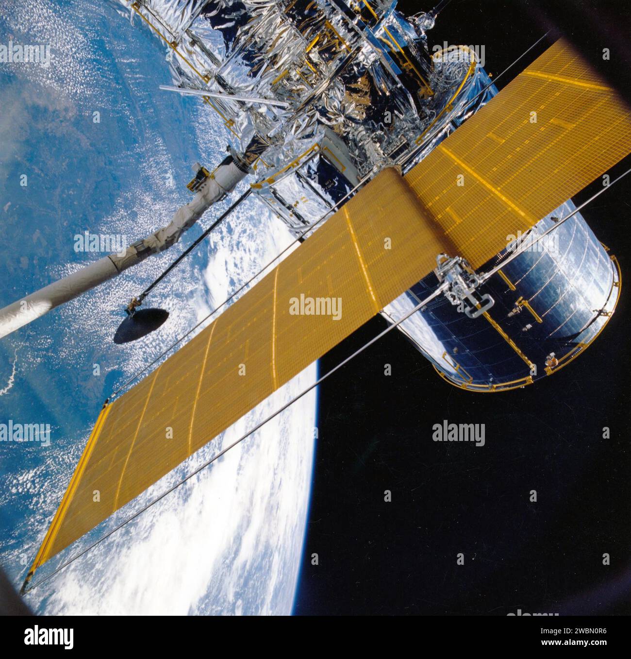 JOHNSON SPACE CENTER, HOUSTON, TEXAS -- STS-31 ONBOARD SCENE -- Most of ...