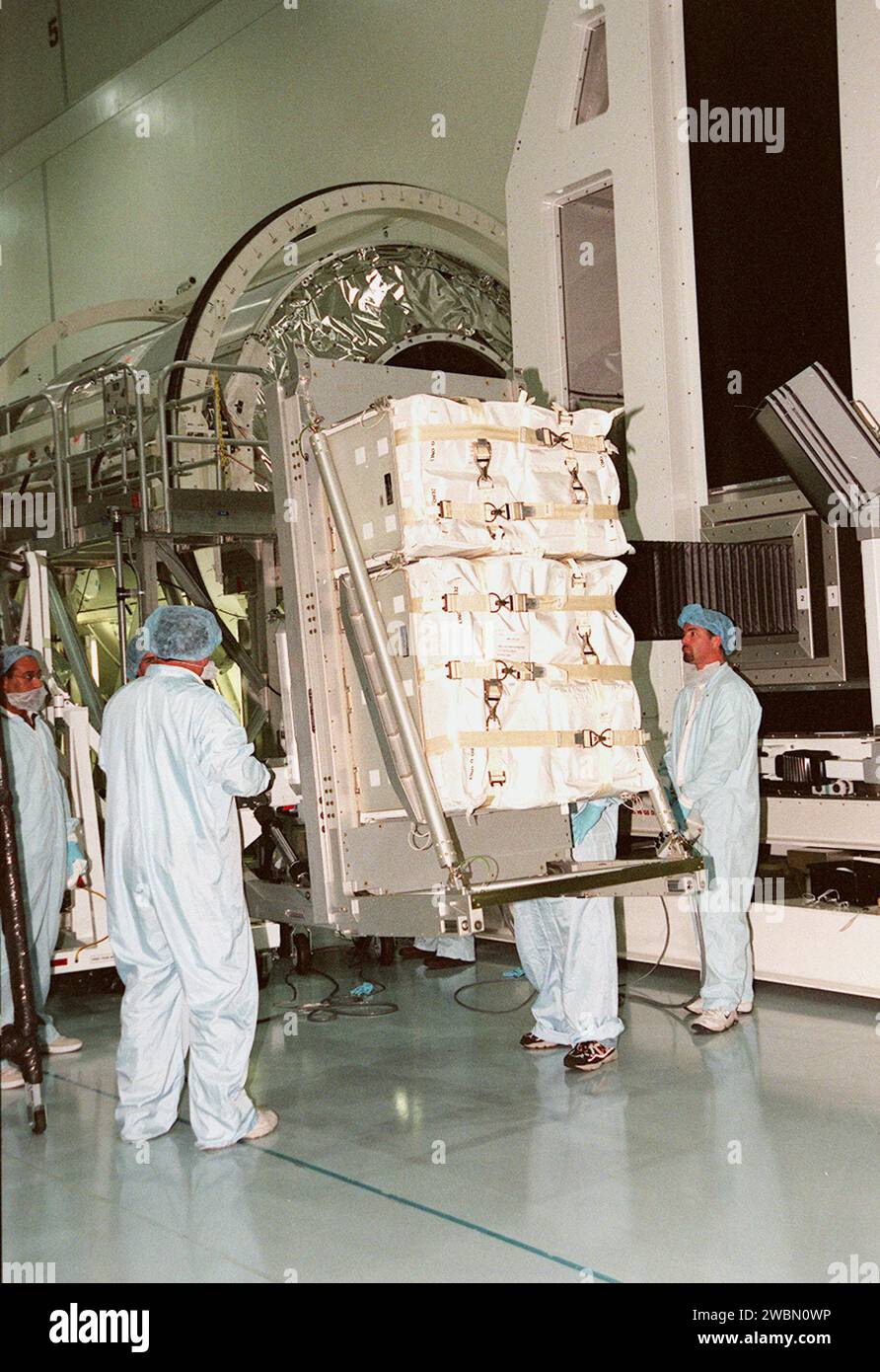 KENNEDY SPACE CENTER, FLA. -- In the Space Station Processing Facility ...