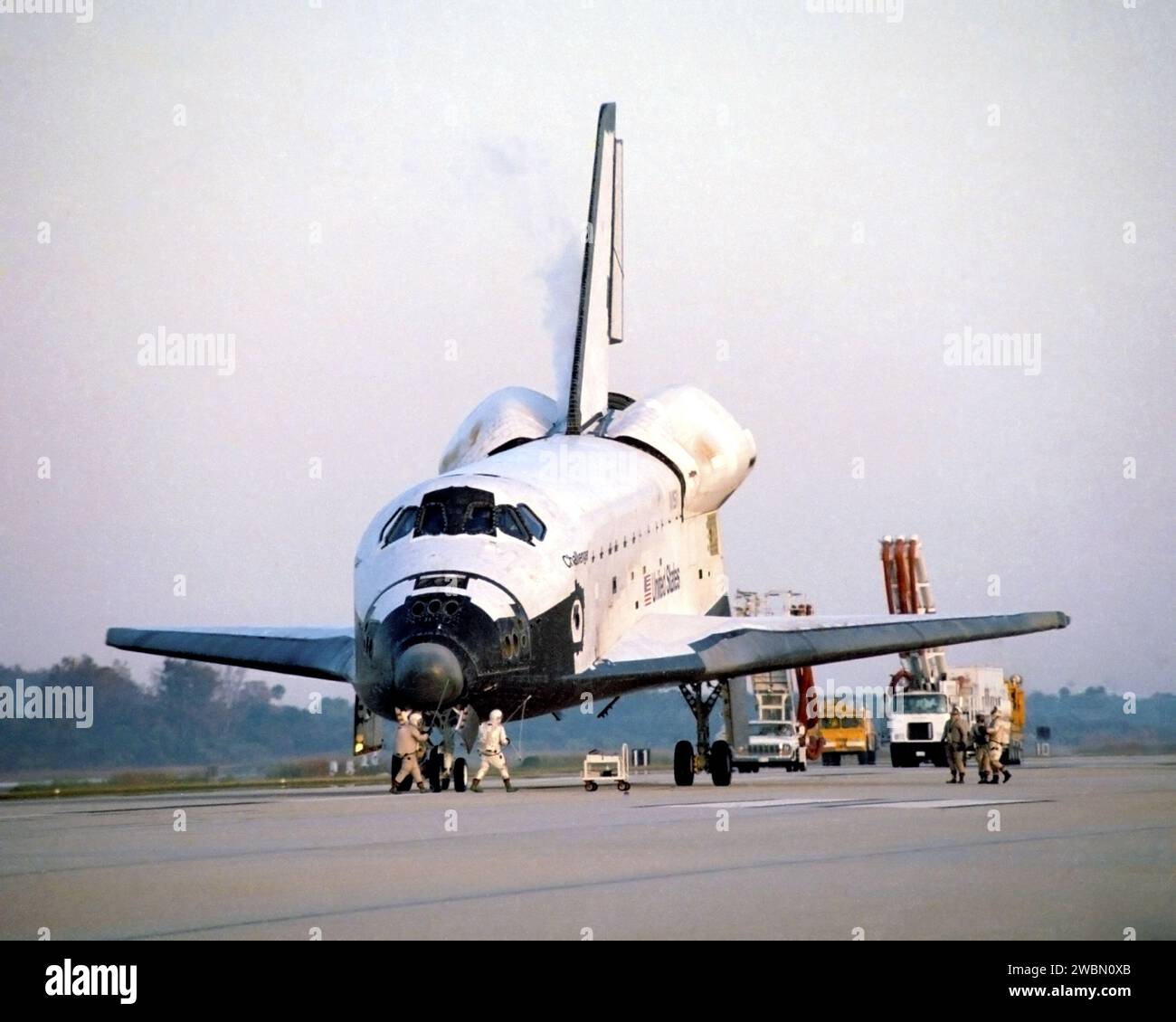 CAPE CANAVERAL, Fla. -- Ground crew members perform initial post ...