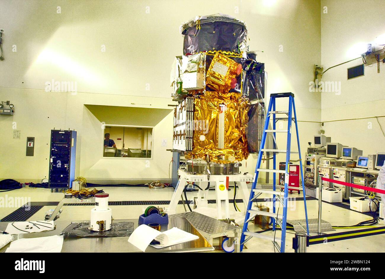 KENNEDY SPACE CENTER, FLA. - Inside the Astrotech Payload Processing ...