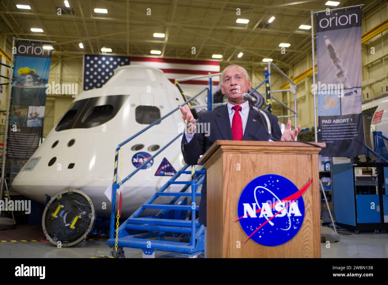NASA Administrator Charlie Bolden tours the Orion mockups in Bldg. 9 at ...