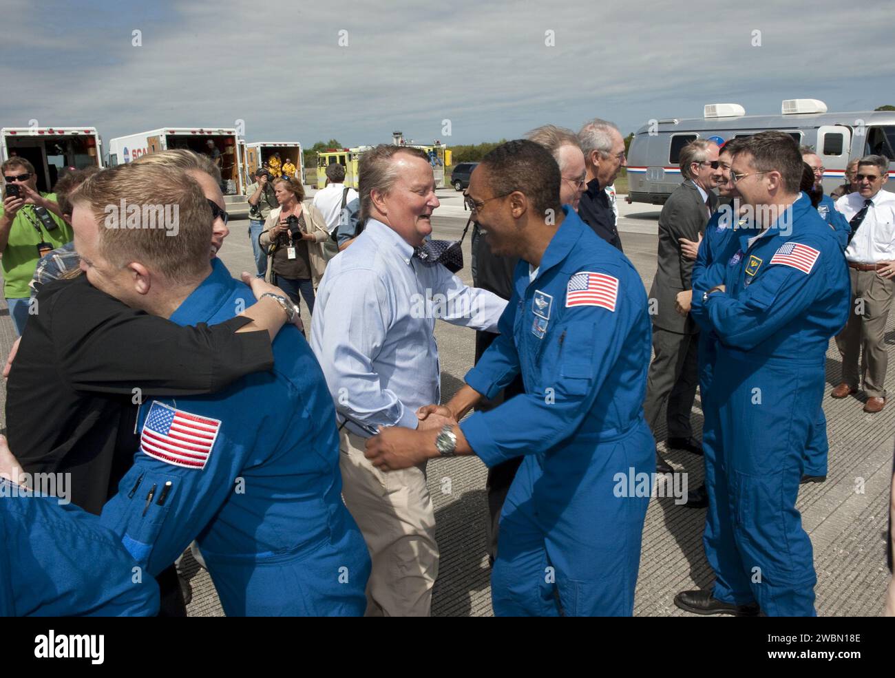 Sts 5 mission crew hi-res stock photography and images - Alamy