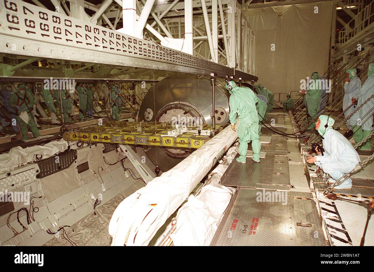 KENNEDY SPACE CENTER, FLA. -- Workers in the Orbiter Processing ...