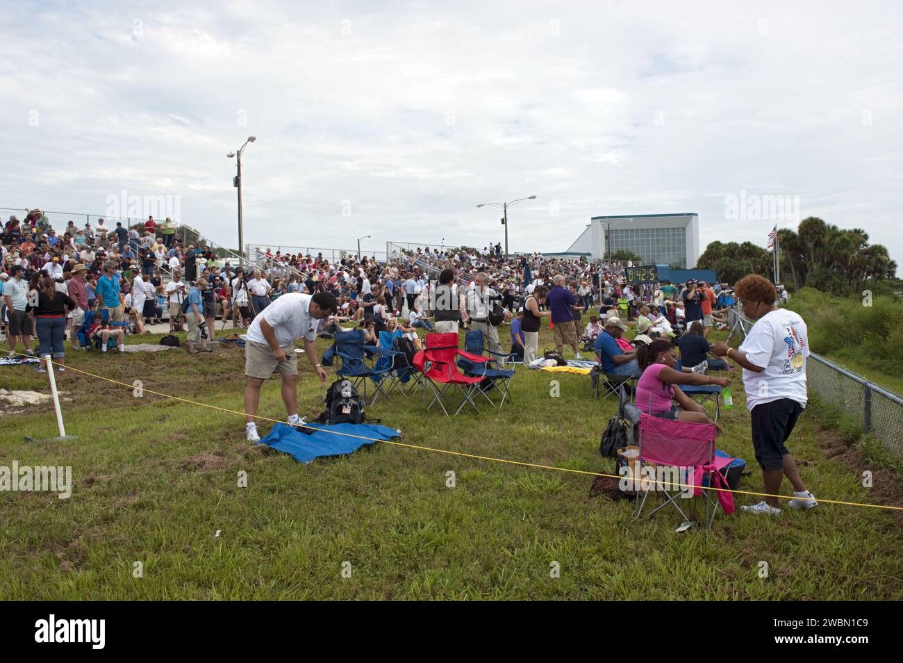 Space shuttle launch spectators hi-res stock photography and images - Alamy