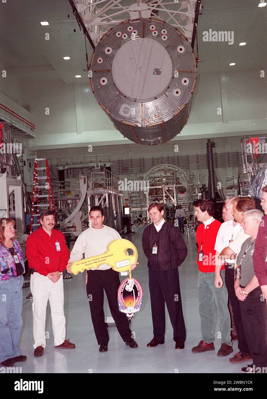 KENNEDY SPACE CENTER, FLA. -- In the Space Station Processing Facility ...