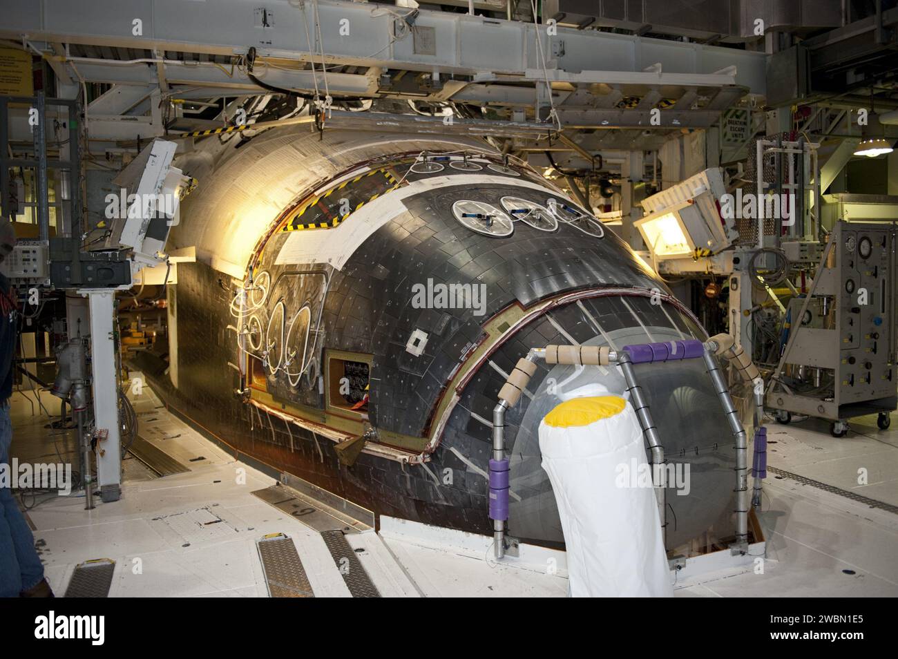 CAPE CANAVERAL, Fla. -- In Orbiter Processing Facility-2 (OPF-2) at ...