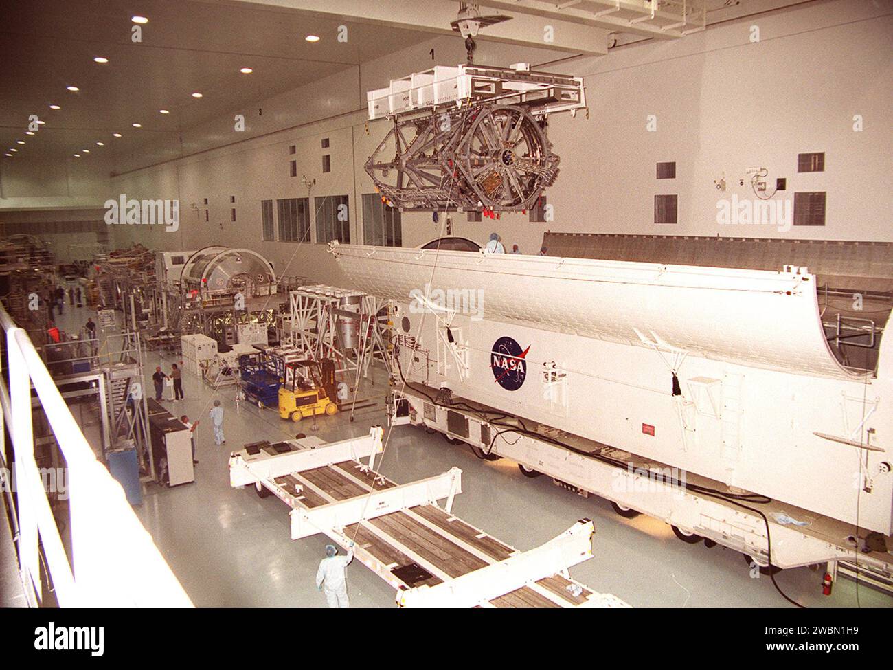 KENNEDY SPACE CENTER, FLA. -- In the Space Station Processing Facility ...