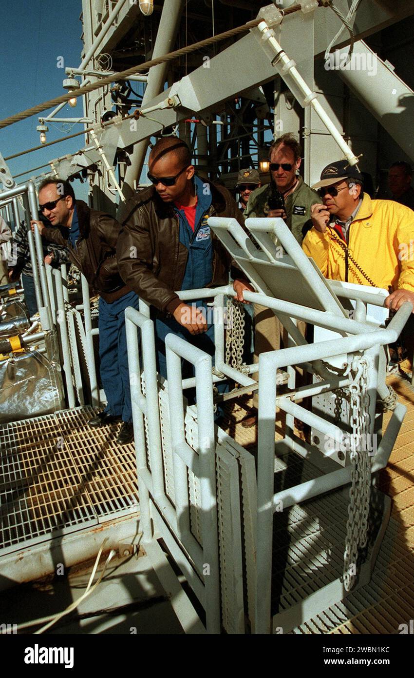 At the 195-foot level of the Fixed Service Structure, the STS-98 crew ...