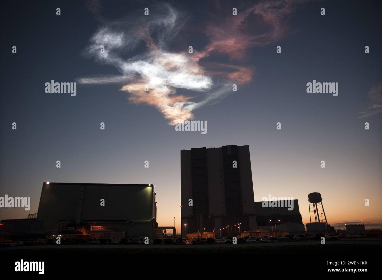 Space shuttle Discovery generates contrails over the Vehicle Assembly ...