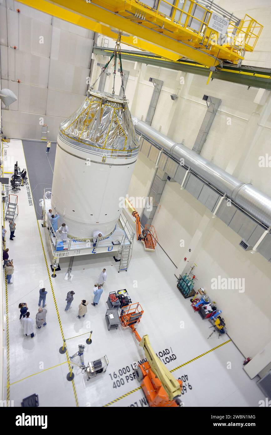 Service_module hi-res stock photography and images - Alamy