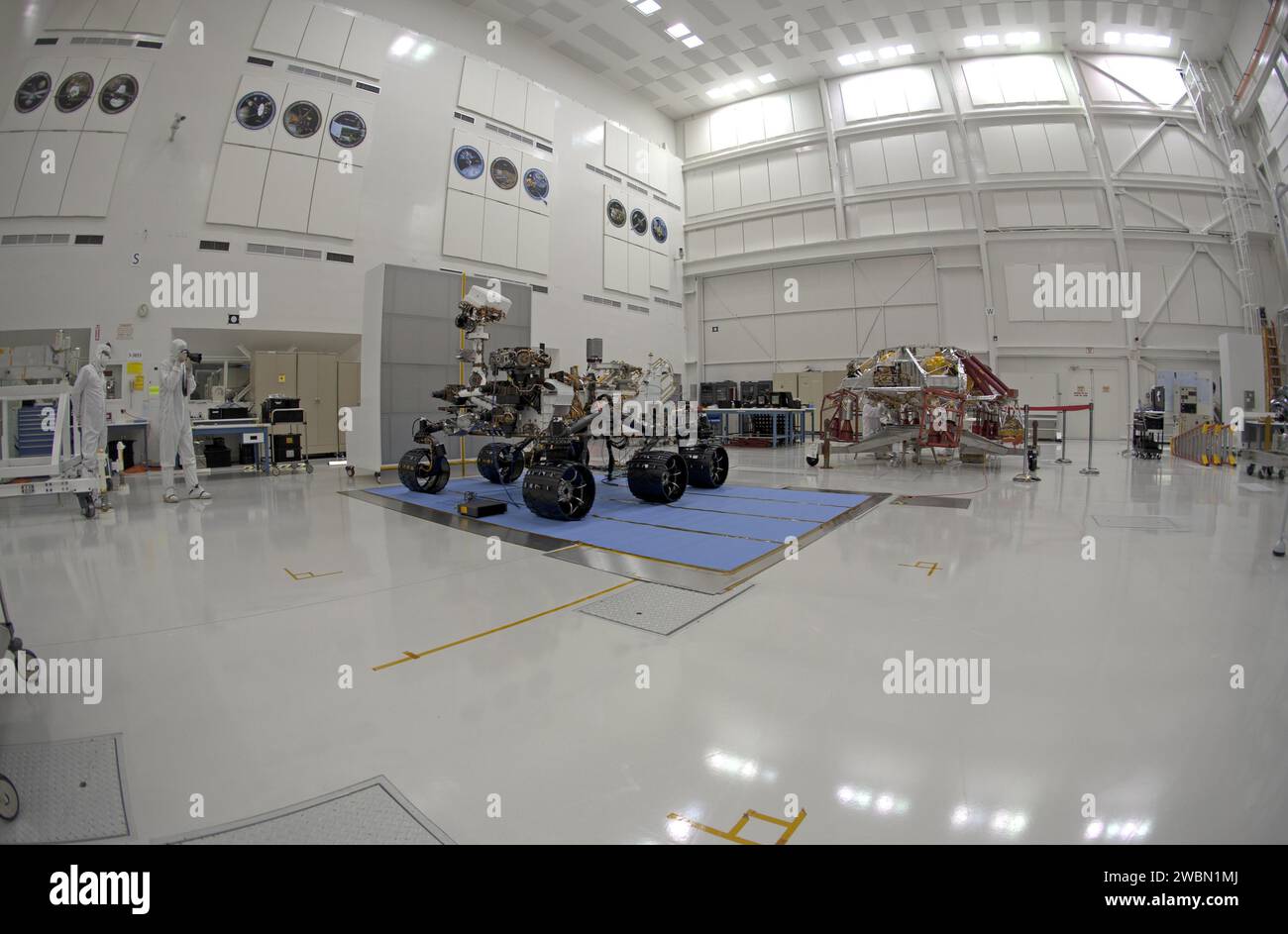 Left-eye view of NASA's Curiosity rover and its powered descent vehicle ...