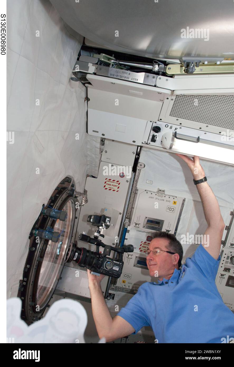 Camera inside space shuttle hi-res stock photography and images - Alamy
