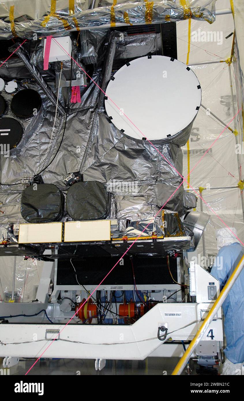 KENNEDY SPACE CENTER, FLA. - At Astrotech in Titusville, Fla., the GOES ...