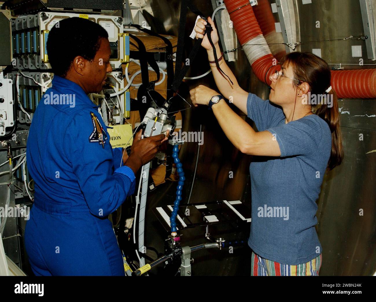 KENNEDY SPACE CENTER, FLA. -- At SPACEHAB in Cape Canaveral, Fla., STS ...
