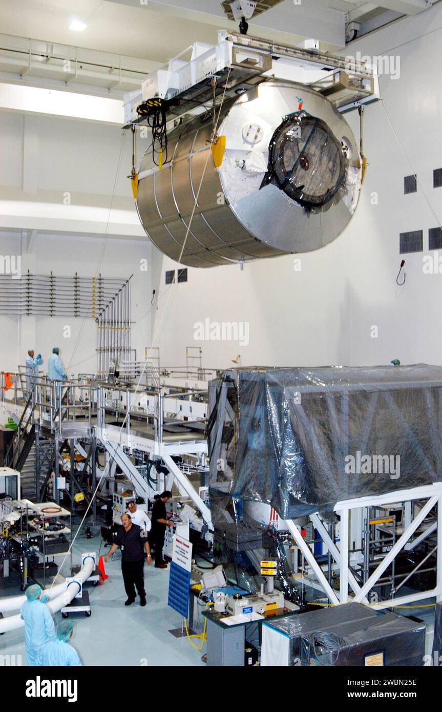 KENNEDY SPACE CENTER, FLA. - In the Space Station Processing Facility ...