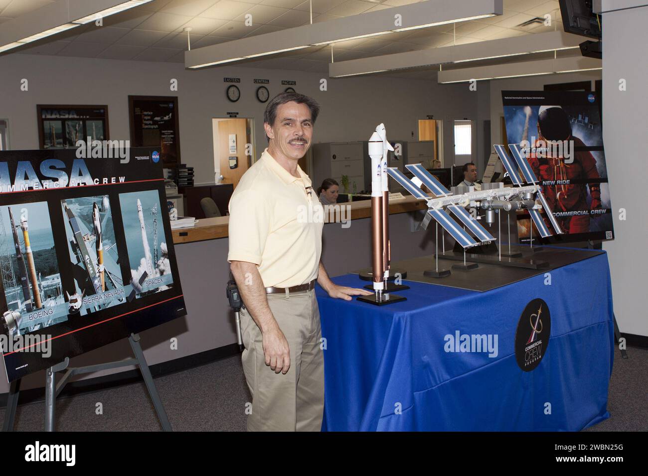 CAPE CANAVERAL, Fla. – NASA's Jon Cowart prepares to talk to media ...
