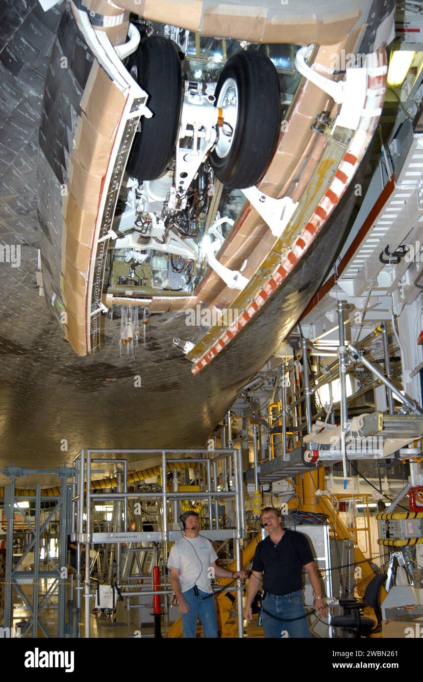KENNEDY SPACE CENTER, FLA. - In the Orbiter Processing Facility at NASA ...
