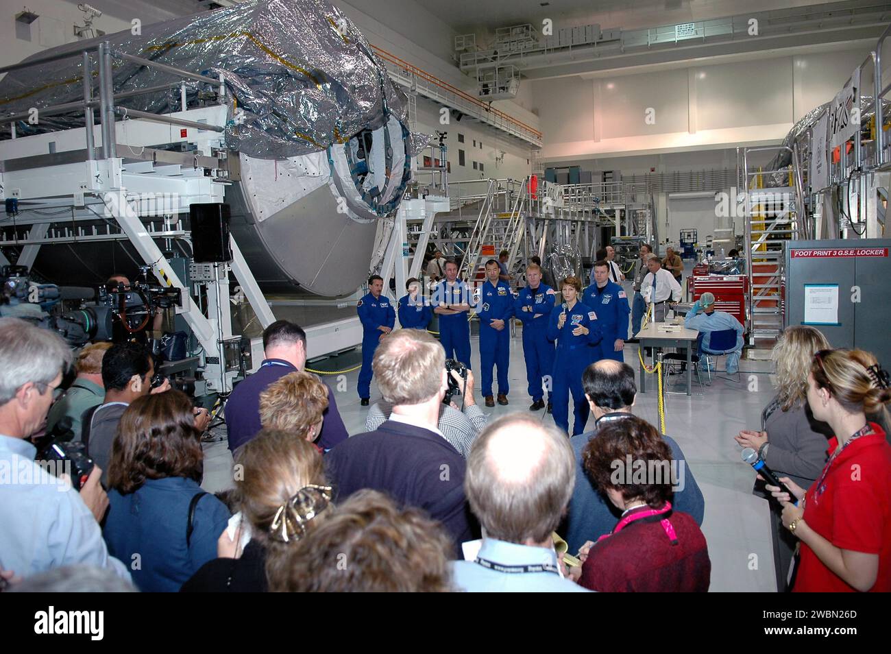 KENNEDY SPACE CENTER, FLA. - Photographers and journalists gather in ...