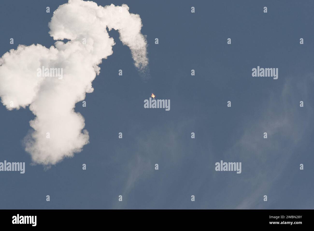 CAPE CANAVERAL, Fla. – Winds aloft affect the contrail of the United ...