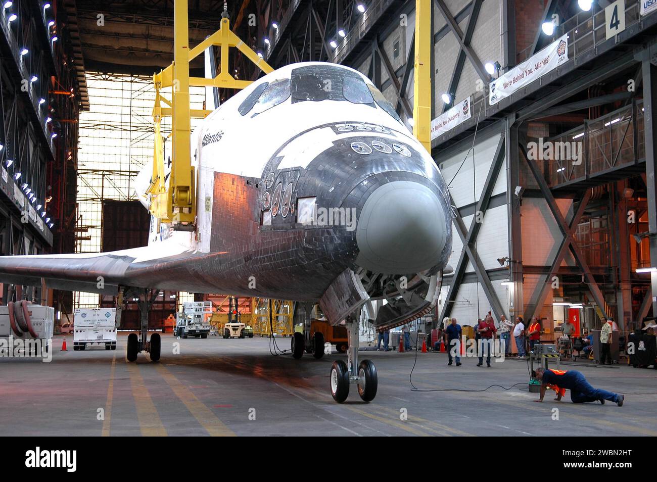 KENNEDY SPACE CENTER, FLA. - In the Vehicle Assembly Building (VAB ...