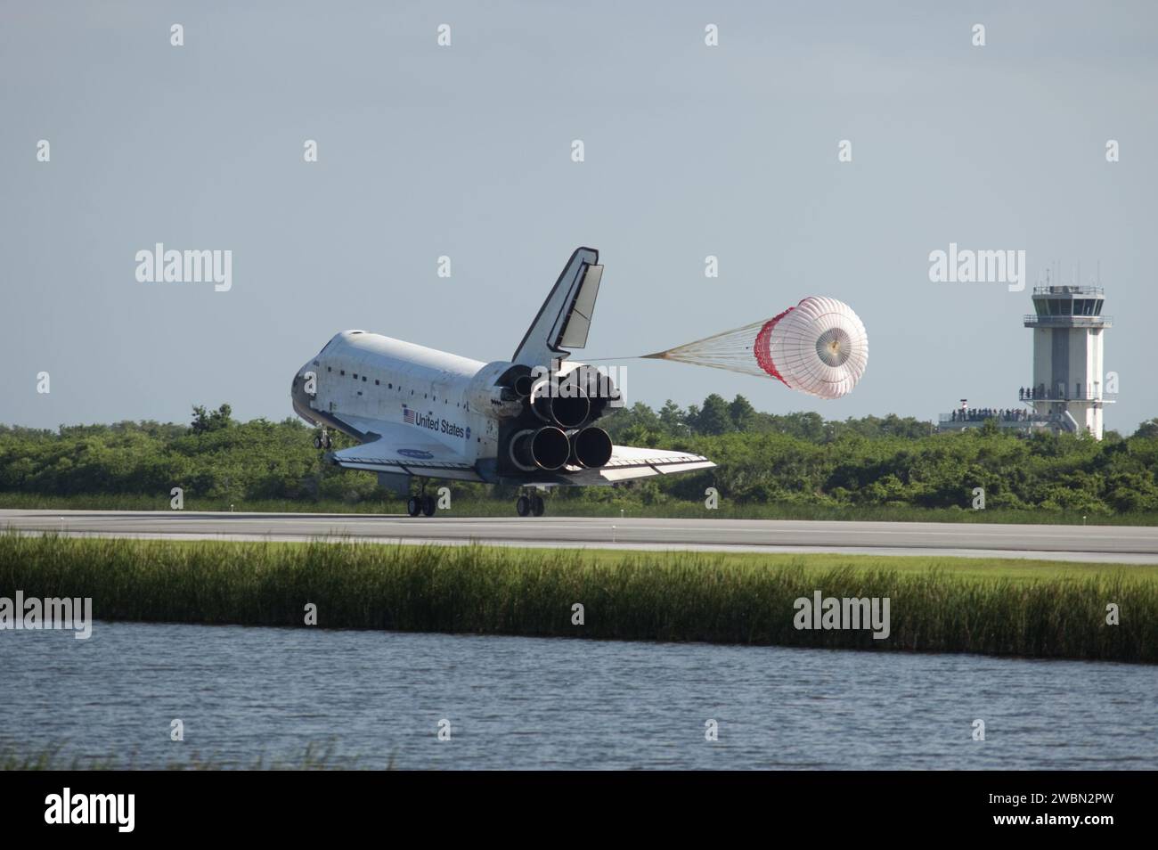 CAPE CANAVERAL, Fla. - Space shuttle Atlantis' drag chute deploys as ...