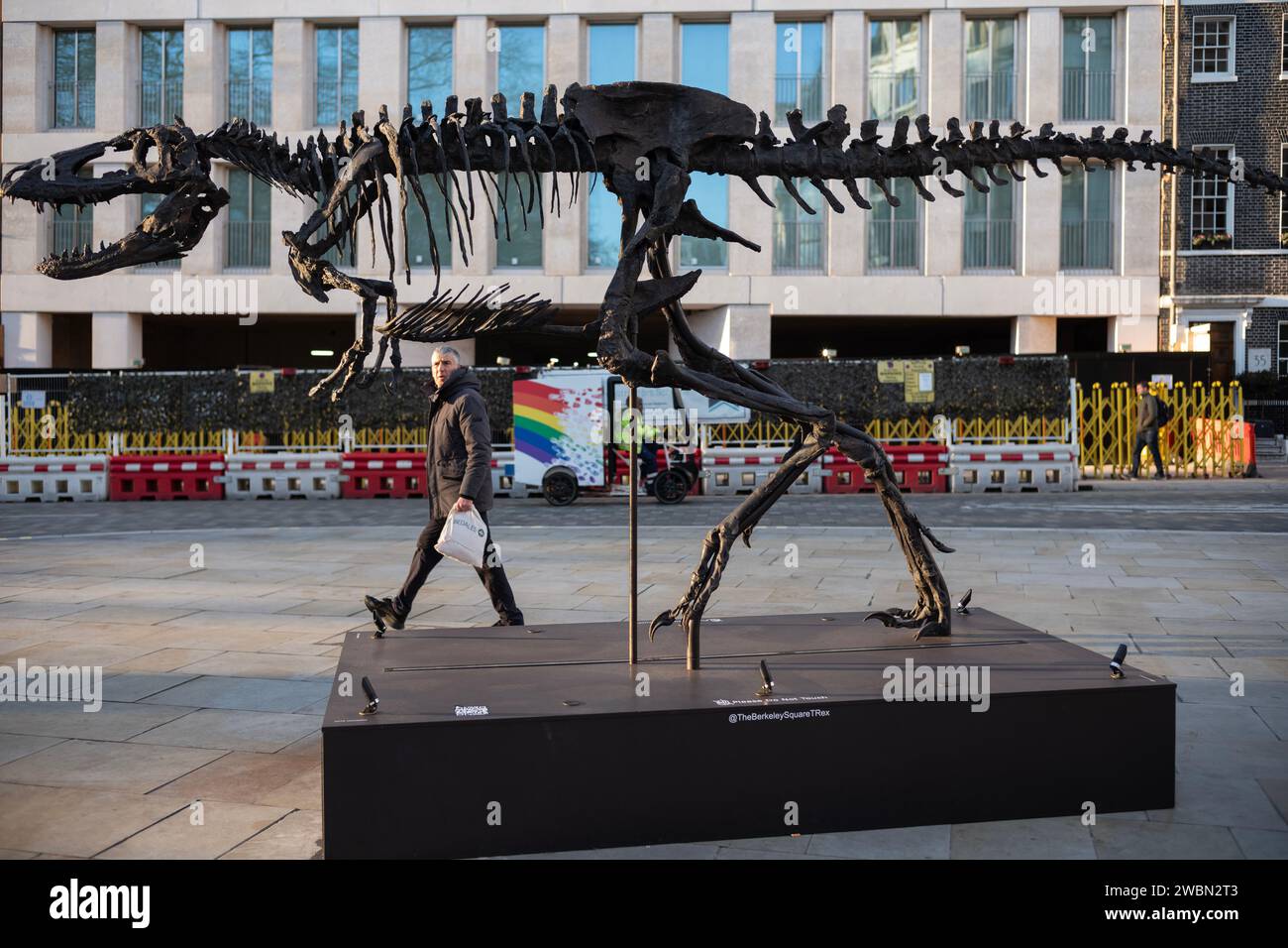 Strangest statue london hi-res stock photography and images - Alamy