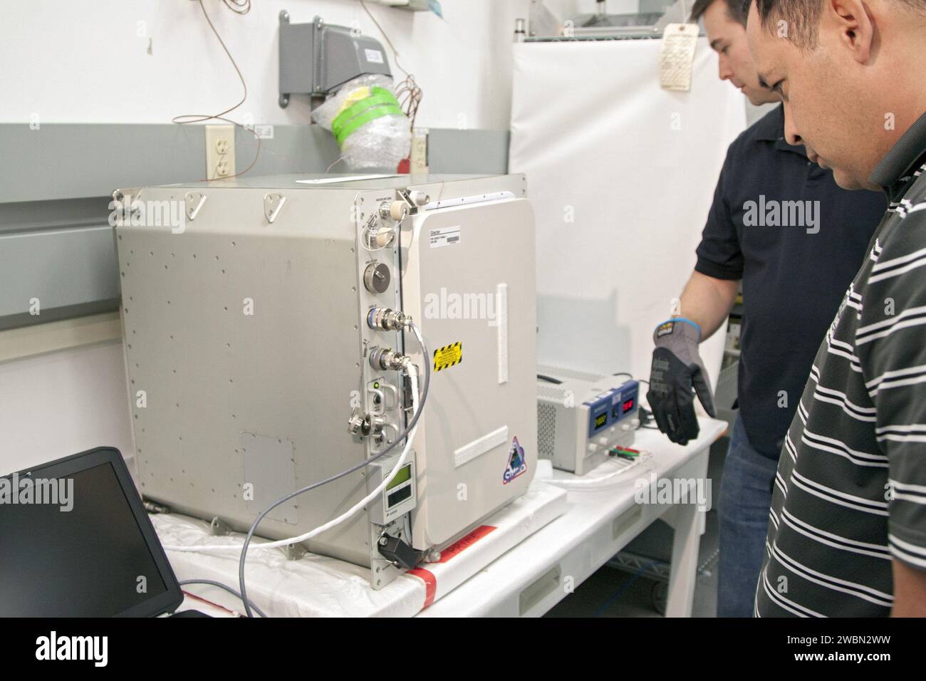 CAPE CANAVERAL, Fla. - In the Space Station Processing Facility at NASA ...