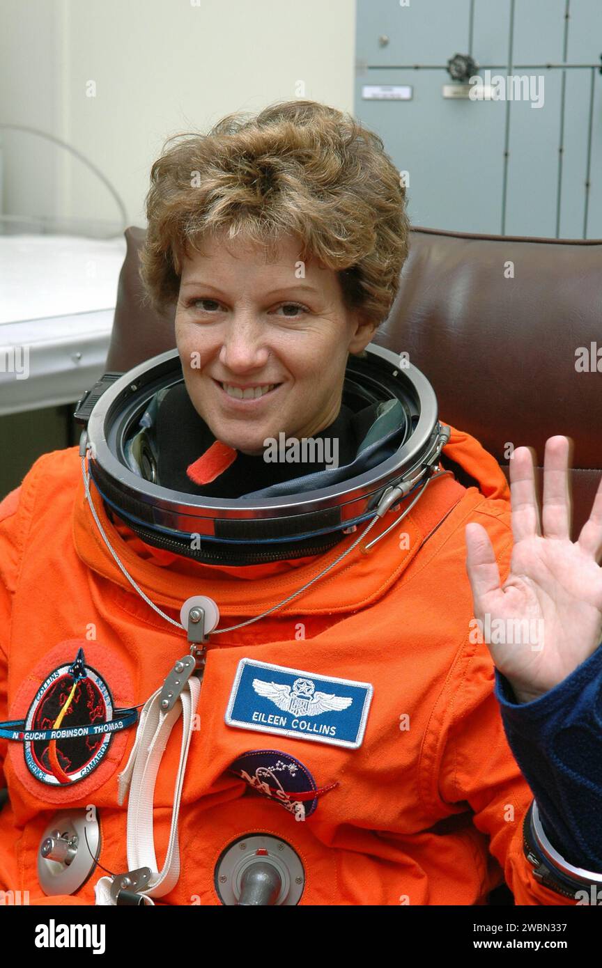 KENNEDY SPACE CENTER, FLA. - In the Operations and Checkout Building at NASA’s Kennedy Space ...