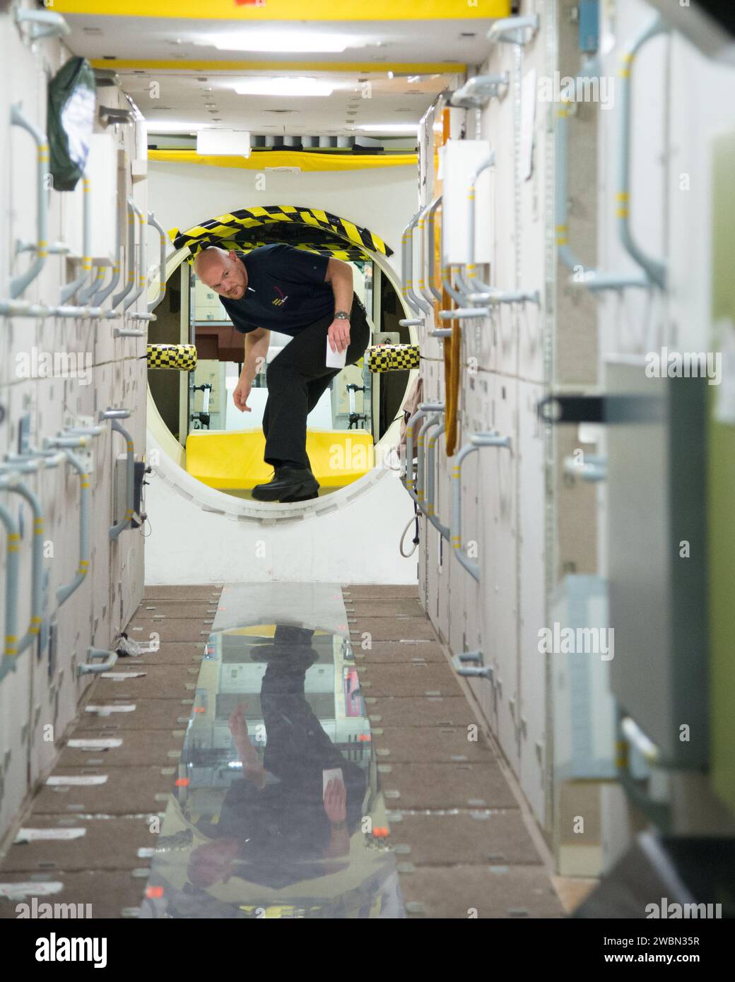 PHOTO DATE: 11-27-12 LOCATION: Bldg. 9NW - ISS Mockups SUBJECT ...