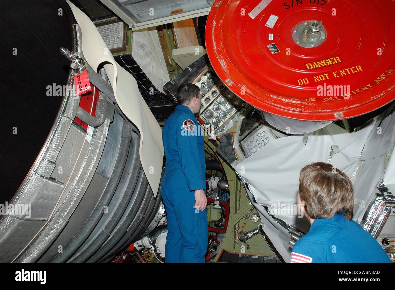 KENNEDY SPACE CENTER, FLA. - On a visit to Kennedy, STS-114 James Kelly ...